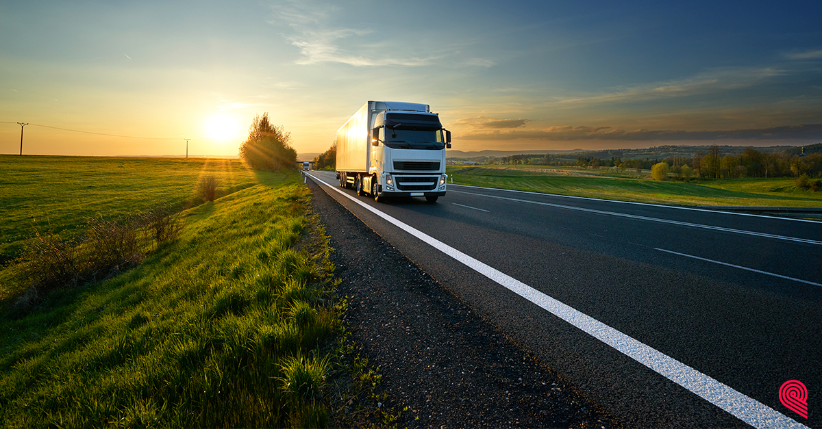 Caminhão Na Estrada Viajando - LIBRAIN